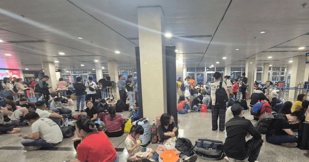 Hãng bay chậm chuyến phải xin lỗi và lo ăn nghỉ cho khách