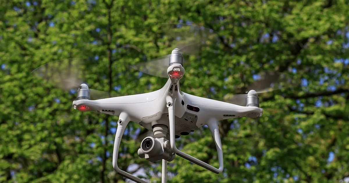 Drone, flycam phải gắn mã định danh và thiết bị quản lý bay